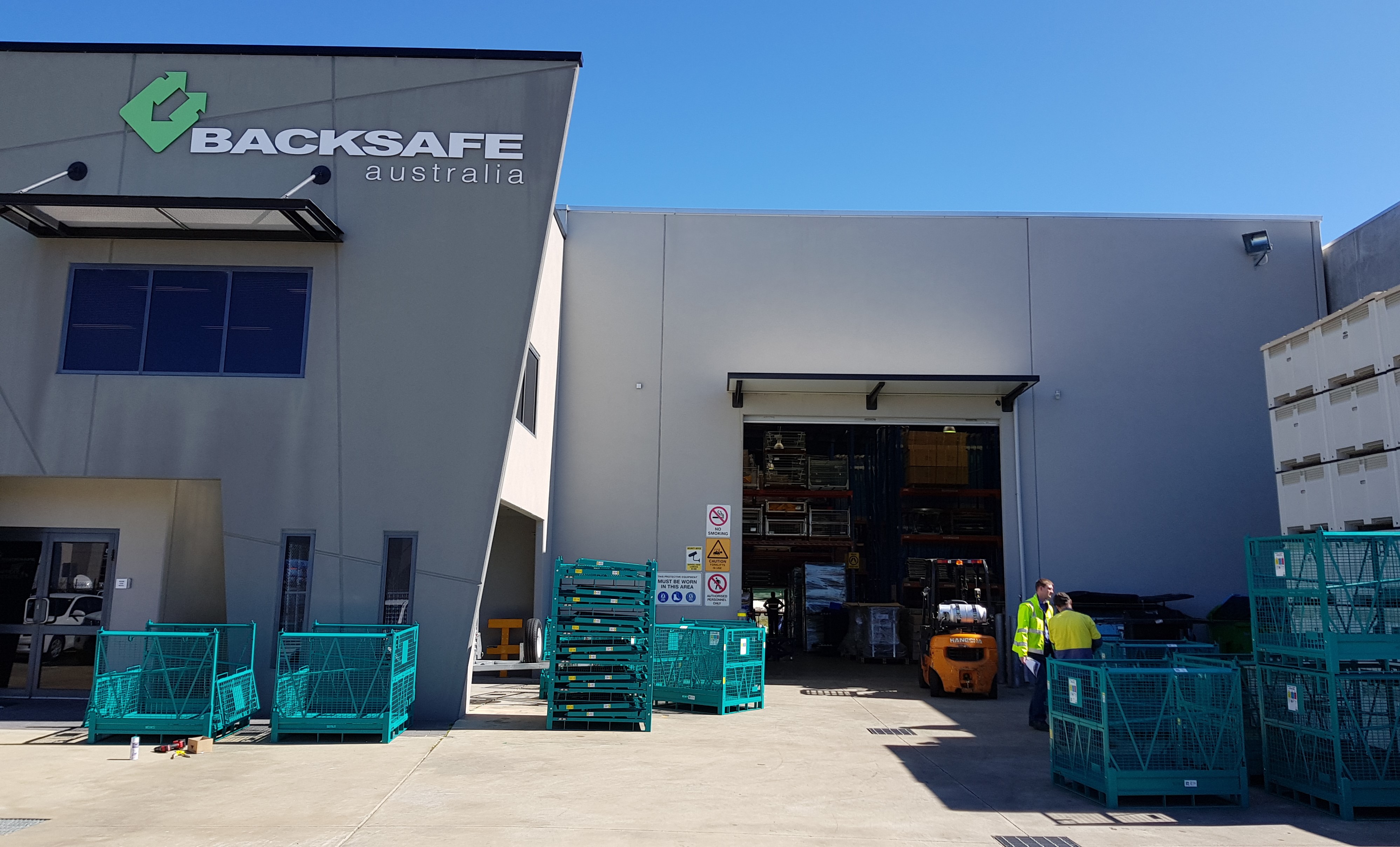 A Guide to Choosing Storage Cages for Your Workplace